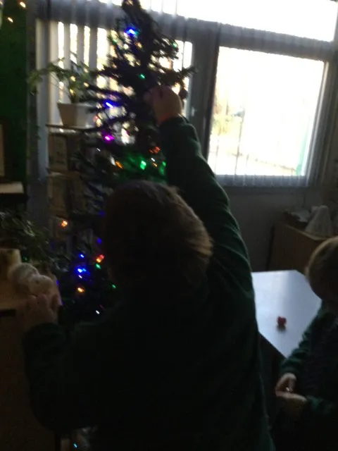 Decorating the Christmas Tree | Woodbank Primary School