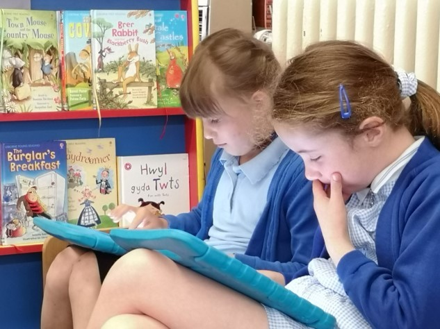 Hafan / Home | YSGOL GYNRADD DOLAU PRIMARY SCHOOL
