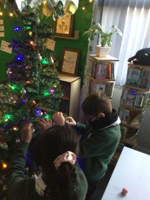 Decorating the Christmas Tree | Woodbank Primary School